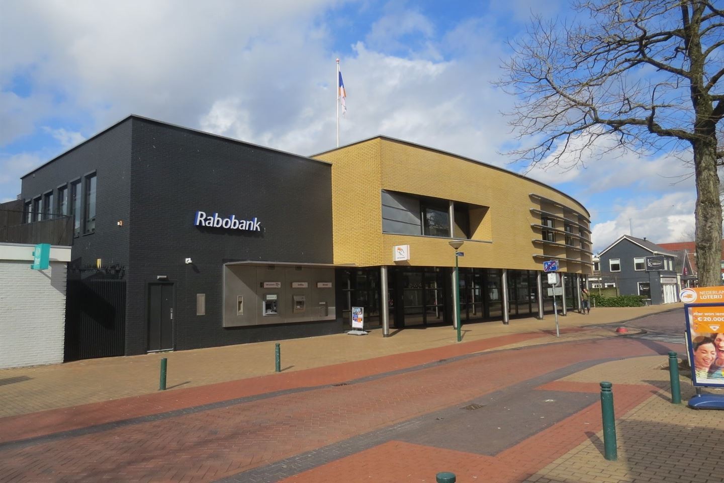 De Kolk 37 in Surhuisterveen - Bedrijfsruimte