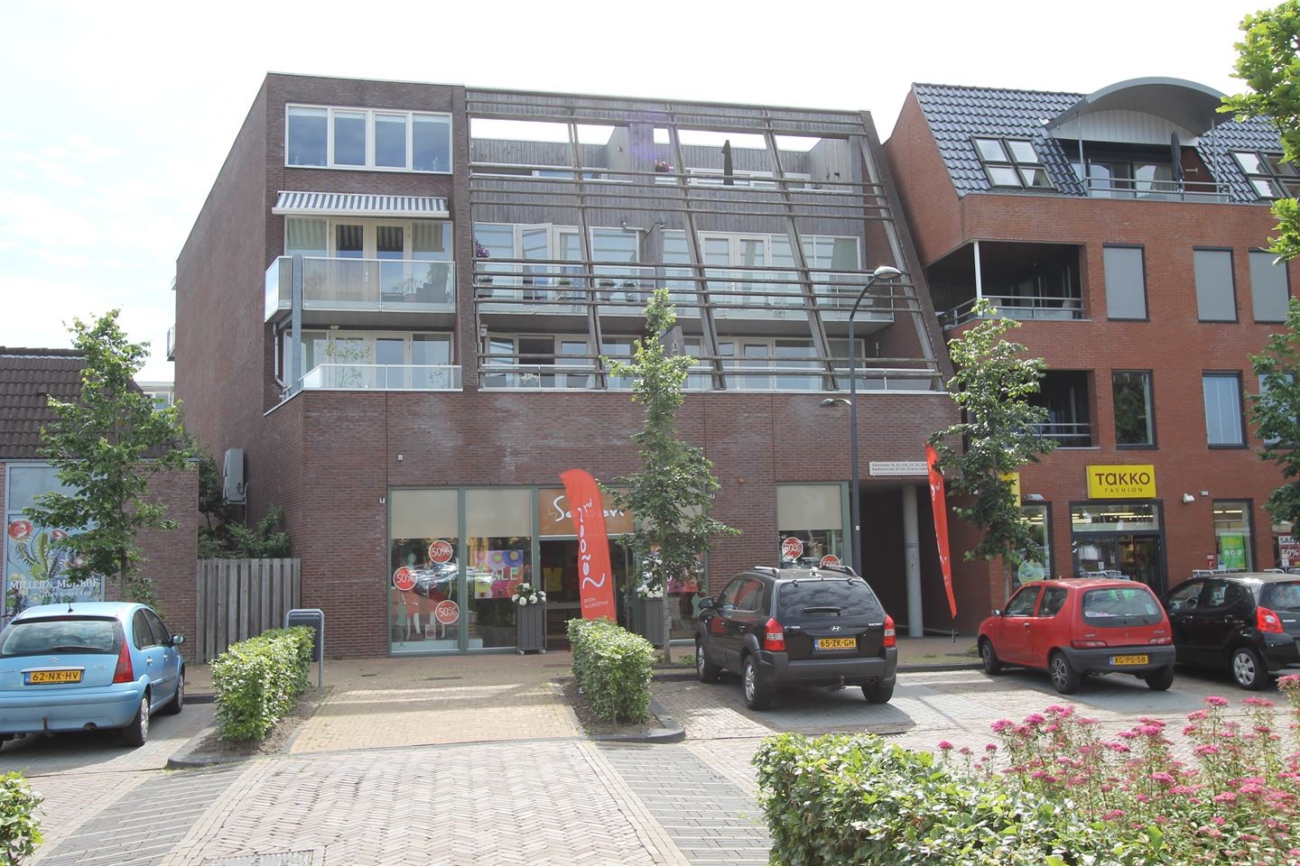 Albertsbaan 16 in Roden - Winkelruimte huren